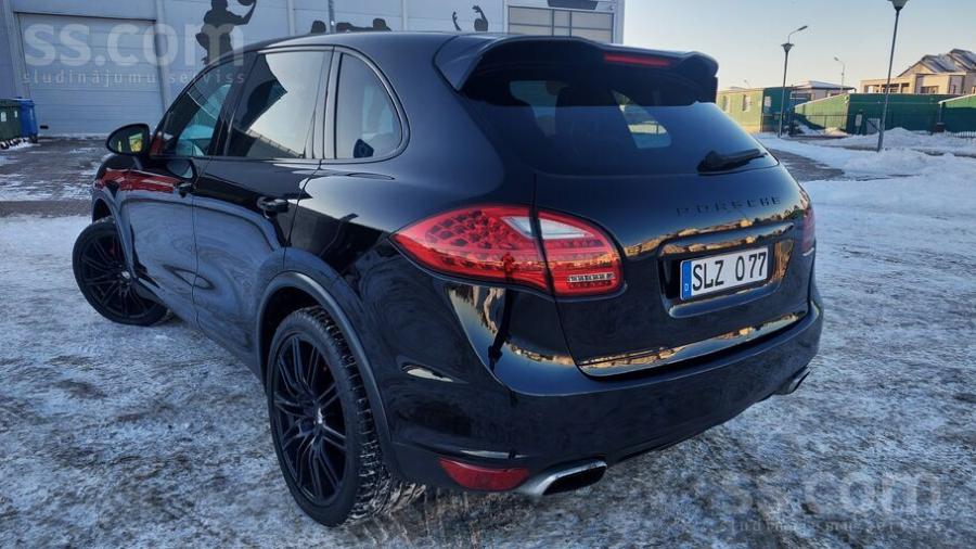 Black Porsche Cayenne 2010 in Riga, with an engine capacity of 3.00 L and mileage of 211 thousand km for 16450 €, photo 6 on AUTOMOTO.COM.LV