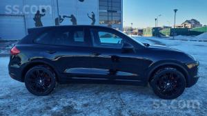 Black Porsche Cayenne 2010 in Riga, with an engine capacity of 3.00 L and mileage of 211 thousand km for 16450 €, photo 9 on AUTOMOTO.COM.LV