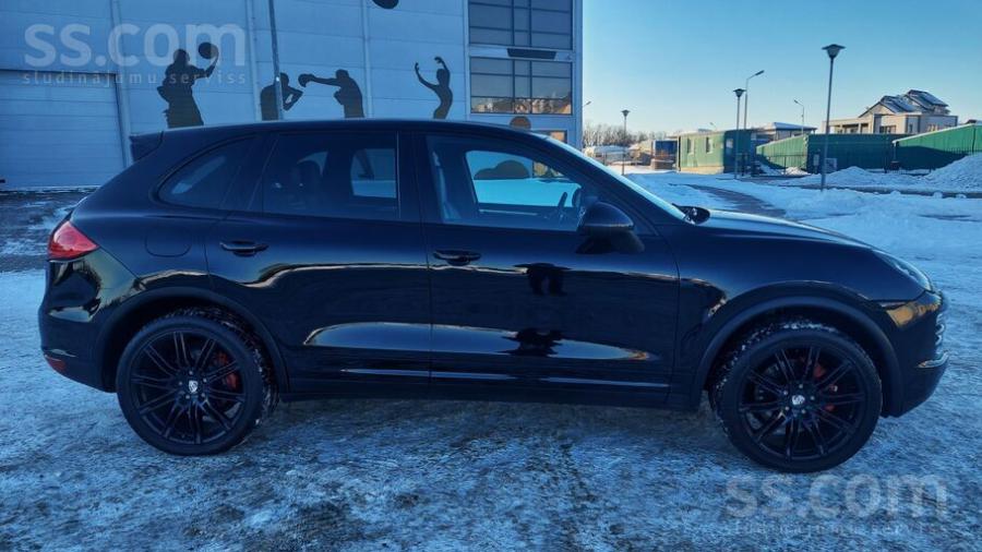 Black Porsche Cayenne 2010 in Riga, with an engine capacity of 3.00 L and mileage of 211 thousand km for 16450 €, photo 9 on AUTOMOTO.COM.LV