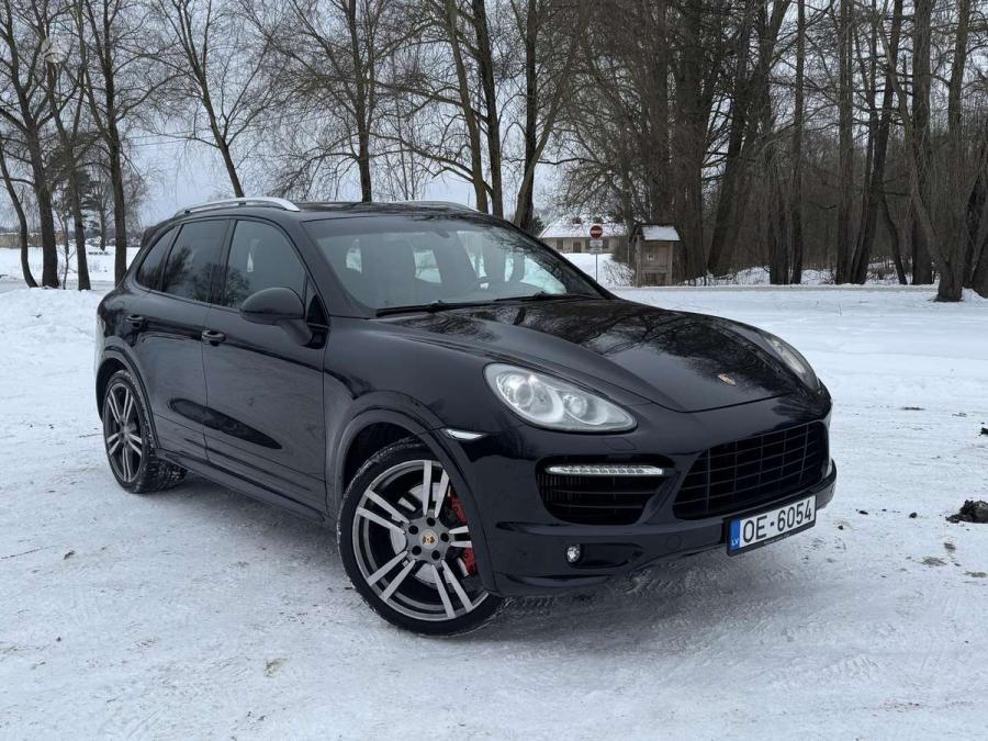 Melns Porsche Cayenne 2010 Rīga, ar dzinēja tilpumu 4.81 L un nobraukumu 220 tūkst. km par 13500 €, foto 2 vietnē AUTOMOTO.COM.LV