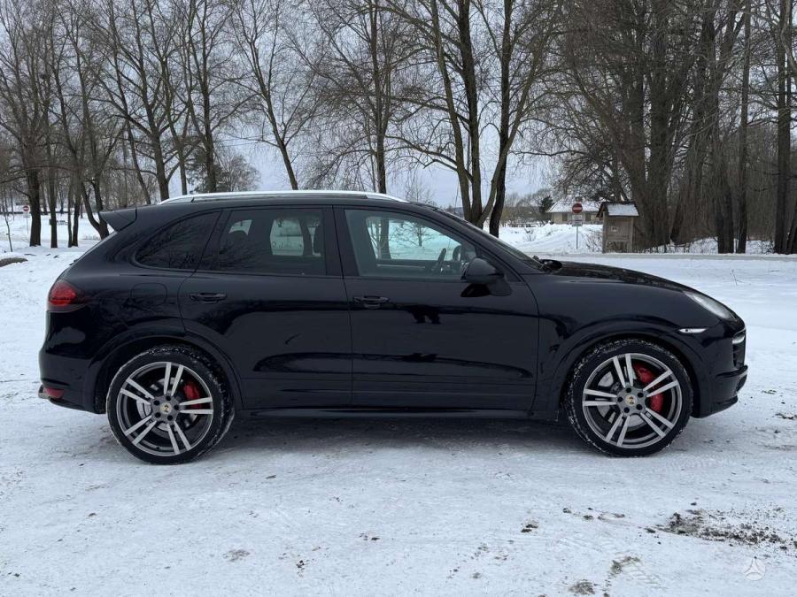 Melns Porsche Cayenne 2010 Rīga, ar dzinēja tilpumu 4.81 L un nobraukumu 220 tūkst. km par 13500 €, foto 3 vietnē AUTOMOTO.COM.LV