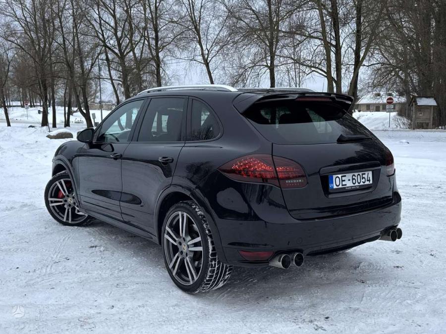 Melns Porsche Cayenne 2010 Rīga, ar dzinēja tilpumu 4.81 L un nobraukumu 220 tūkst. km par 13500 €, foto 5 vietnē AUTOMOTO.COM.LV