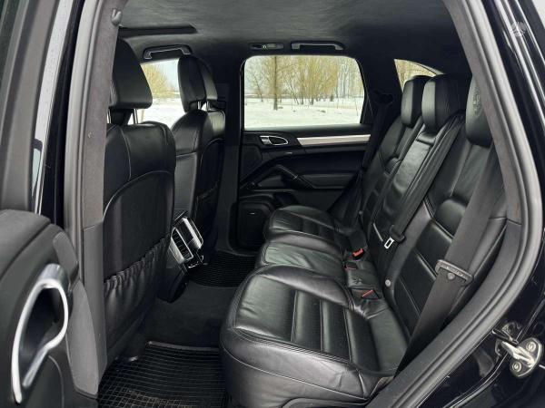 Melns Porsche Cayenne 2010 Rīga, ar dzinēja tilpumu 4.81 L un nobraukumu 220 tūkst. km par 13500 €, foto 8 vietnē AUTOMOTO.COM.LV
