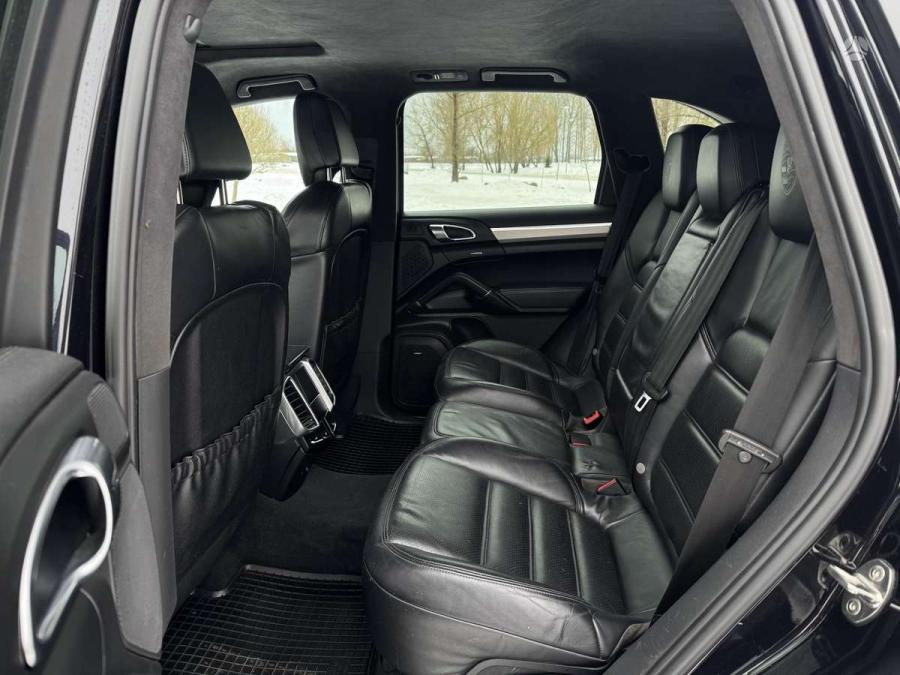 Melns Porsche Cayenne 2010 Rīga, ar dzinēja tilpumu 4.81 L un nobraukumu 220 tūkst. km par 13500 €, foto 8 vietnē AUTOMOTO.COM.LV