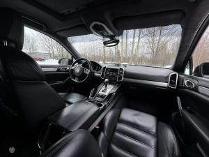 Melns Porsche Cayenne 2010 Rīga, ar dzinēja tilpumu 4.81 L un nobraukumu 220 tūkst. km par 13500 €, foto 10 vietnē AUTOMOTO.COM.LV