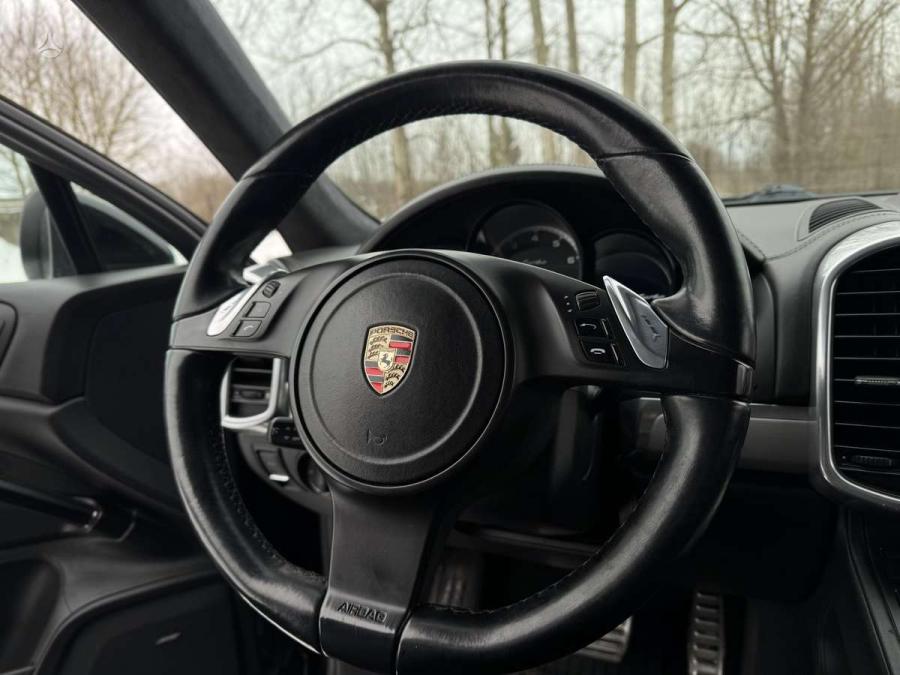 Melns Porsche Cayenne 2010 Rīga, ar dzinēja tilpumu 4.81 L un nobraukumu 220 tūkst. km par 13500 €, foto 15 vietnē AUTOMOTO.COM.LV