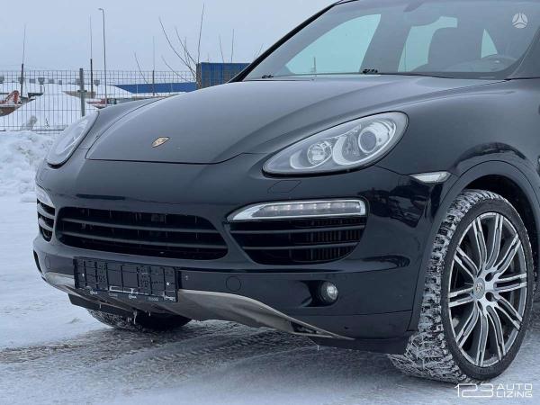 Melns Porsche Cayenne 2010 Tauragė, ar dzinēja tilpumu 3.00 L un nobraukumu 322 tūkst. km par 13350 €, foto 2 vietnē AUTOMOTO.COM.LV
