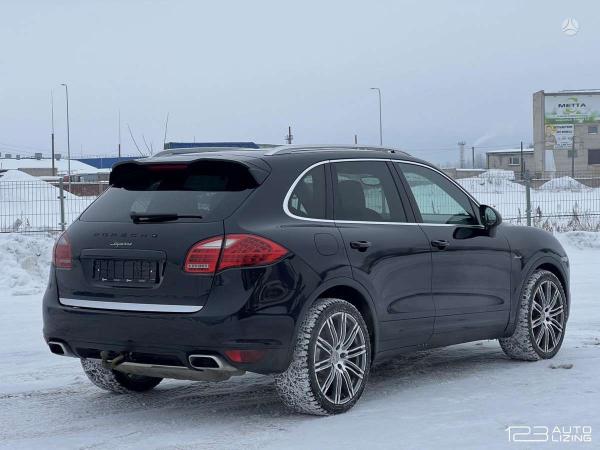 Black Porsche Cayenne 2010 in Taurage, with an engine capacity of 3.00 L and mileage of 322 thousand km for 13350 €, photo 7 on AUTOMOTO.COM.LV