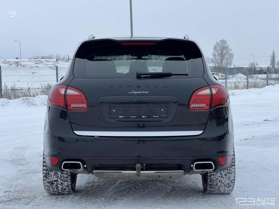 Melns Porsche Cayenne 2010 Tauragė, ar dzinēja tilpumu 3.00 L un nobraukumu 322 tūkst. km par 13350 €, foto 9 vietnē AUTOMOTO.COM.LV