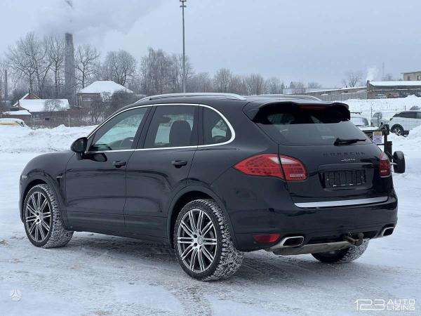 Black Porsche Cayenne 2010 in Taurage, with an engine capacity of 3.00 L and mileage of 322 thousand km for 13350 €, photo 10 on AUTOMOTO.COM.LV