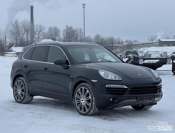 Black Porsche Cayenne 2010 in Taurage, with an engine capacity of 3.00 L and mileage of 322 thousand km for 13350 €, photo 5 on AUTOMOTO.COM.LV