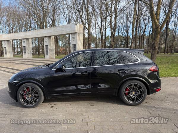 Black Porsche Cayenne 2010 in Tallinn, with an engine capacity of 4.80 L and mileage of 0 thousand km for 15900 €, photo 2 on AUTOMOTO.COM.LV