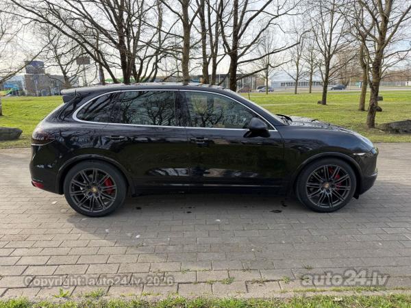 Black Porsche Cayenne 2010 in Tallinn, with an engine capacity of 4.80 L and mileage of 0 thousand km for 15900 €, photo 5 on AUTOMOTO.COM.LV