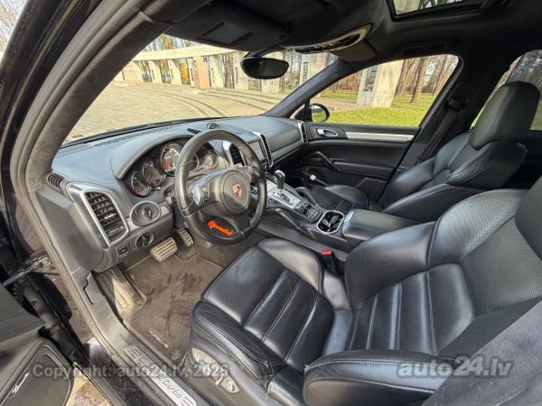 Black Porsche Cayenne 2010 in Tallinn, with an engine capacity of 4.80 L and mileage of 0 thousand km for 15900 €, photo 8 on AUTOMOTO.COM.LV