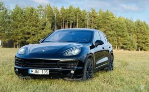 Черный Порше Каен 2010 в Акмяне, объемом двигателя 3.00 л и пробегом 300 тыс. км за 13500 €, фото  на AUTOMOTO.COM.LV