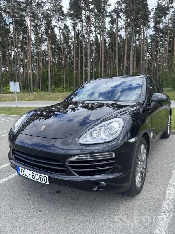 Black Porsche Cayenne 2010 in Riga, with an engine capacity of 3.00 L and mileage of 239 thousand km for 14900 €, photo 1 on AUTOMOTO.COM.LV
