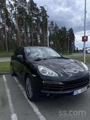 Melns Porsche Cayenne 2010 Rīga, ar dzinēja tilpumu 3.00 L un nobraukumu 239 tūkst. km par 14900 €, foto 3 vietnē AUTOMOTO.COM.LV