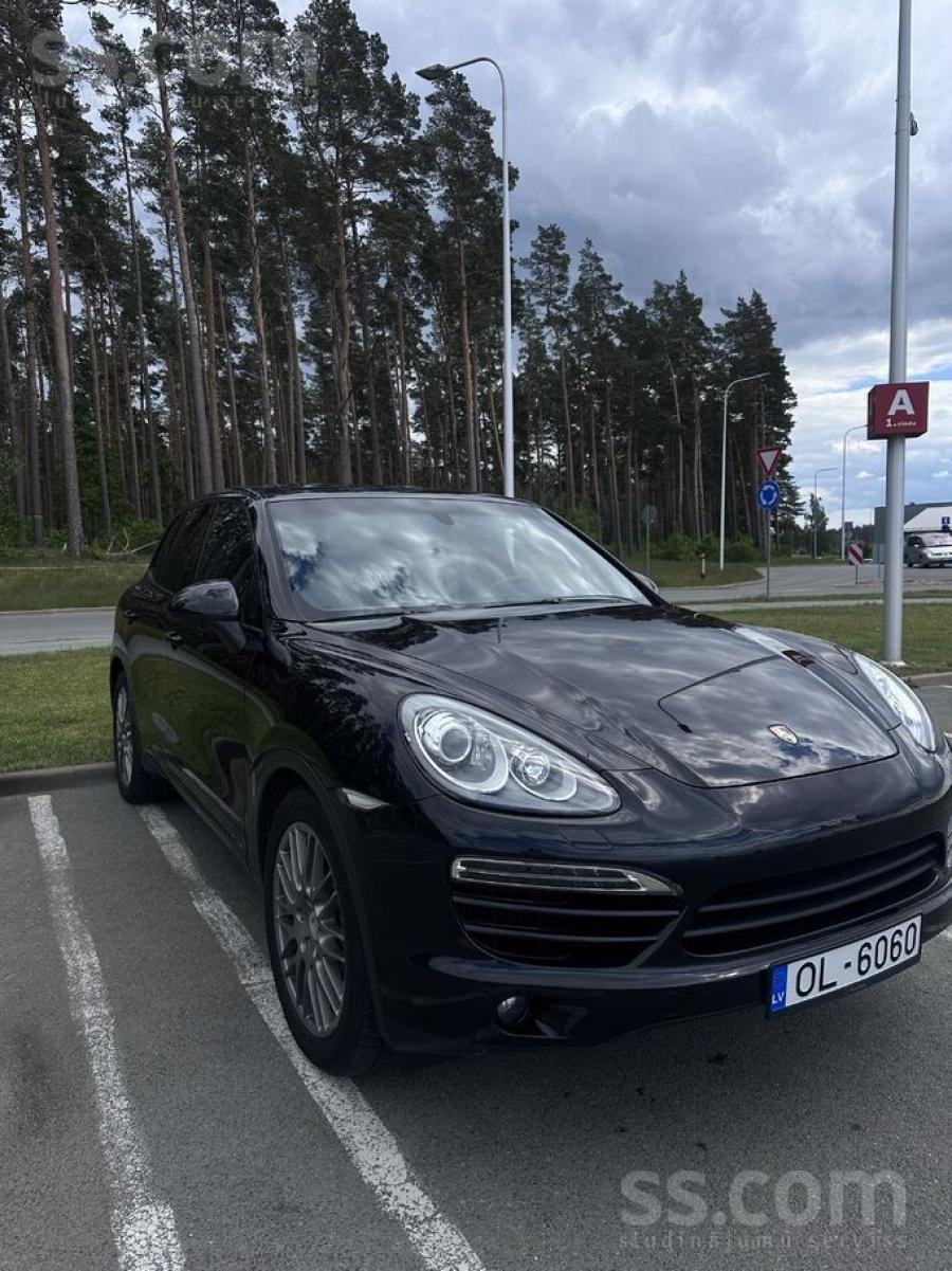 Melns Porsche Cayenne 2010 Rīga, ar dzinēja tilpumu 3.00 L un nobraukumu 239 tūkst. km par 14900 €, foto 3 vietnē AUTOMOTO.COM.LV