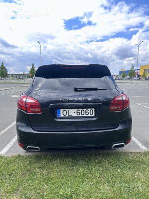 Melns Porsche Cayenne 2010 Rīga, ar dzinēja tilpumu 3.00 L un nobraukumu 239 tūkst. km par 14900 €, foto 6 vietnē AUTOMOTO.COM.LV