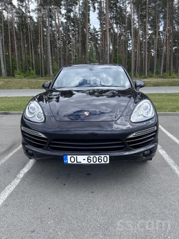 Black Porsche Cayenne 2010 in Riga, with an engine capacity of 3.00 L and mileage of 239 thousand km for 14900 €, photo 6 on AUTOMOTO.COM.LV
