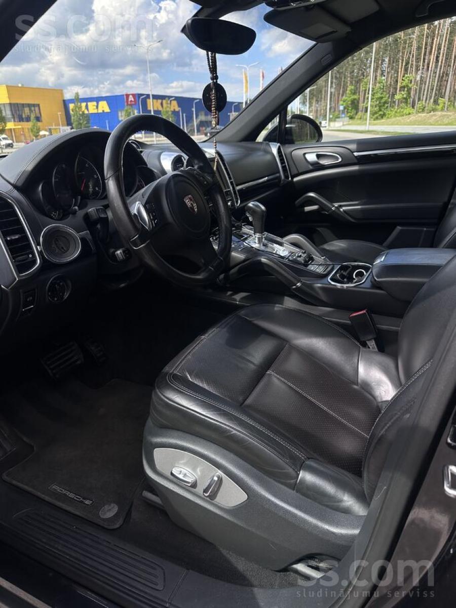 Melns Porsche Cayenne 2010 Rīga, ar dzinēja tilpumu 3.00 L un nobraukumu 239 tūkst. km par 14900 €, foto 8 vietnē AUTOMOTO.COM.LV