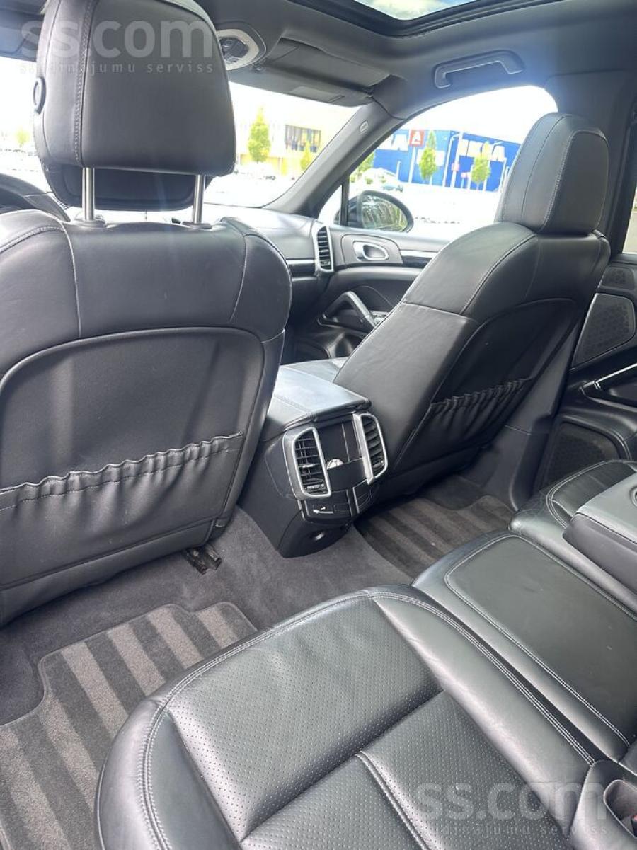 Melns Porsche Cayenne 2010 Rīga, ar dzinēja tilpumu 3.00 L un nobraukumu 239 tūkst. km par 14900 €, foto 9 vietnē AUTOMOTO.COM.LV