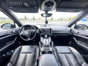Melns Porsche Cayenne 2010 Rīga, ar dzinēja tilpumu 3.00 L un nobraukumu 239 tūkst. km par 14900 €, foto 10 vietnē AUTOMOTO.COM.LV
