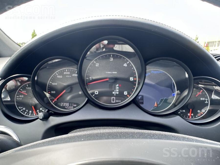 Melns Porsche Cayenne 2010 Rīga, ar dzinēja tilpumu 3.00 L un nobraukumu 239 tūkst. km par 14900 €, foto 13 vietnē AUTOMOTO.COM.LV
