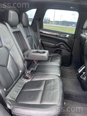 Melns Porsche Cayenne 2010 Rīga, ar dzinēja tilpumu 3.00 L un nobraukumu 239 tūkst. km par 14900 €, foto 18 vietnē AUTOMOTO.COM.LV
