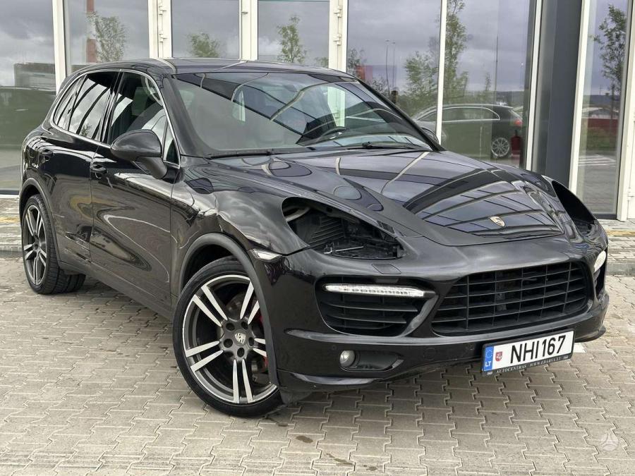 Black Porsche Cayenne 2010 in Vilnius, with an engine capacity of 4.81 L and mileage of 229 thousand km for 9300 €, photo 1 on AUTOMOTO.COM.LV