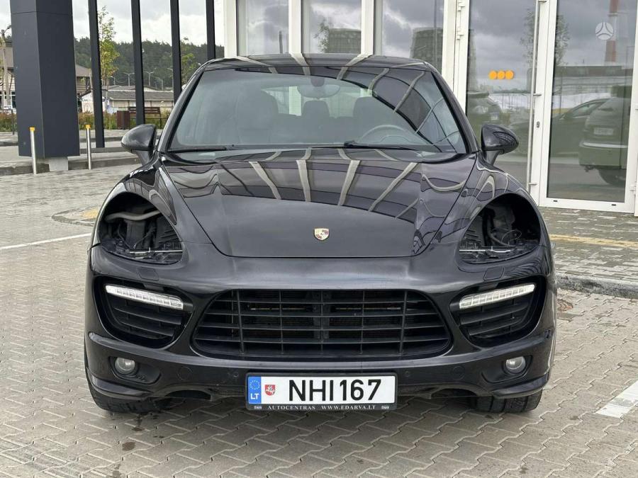 Black Porsche Cayenne 2010 in Vilnius, with an engine capacity of 4.81 L and mileage of 229 thousand km for 9300 €, photo 3 on AUTOMOTO.COM.LV