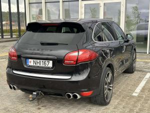Black Porsche Cayenne 2010 in Vilnius, with an engine capacity of 4.81 L and mileage of 229 thousand km for 9300 €, photo 5 on AUTOMOTO.COM.LV