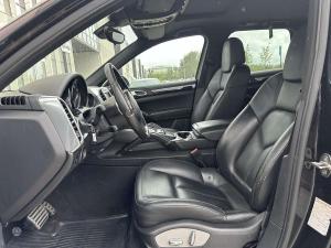 Black Porsche Cayenne 2010 in Vilnius, with an engine capacity of 4.81 L and mileage of 229 thousand km for 9300 €, photo 9 on AUTOMOTO.COM.LV