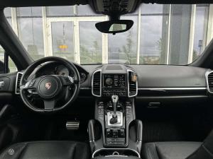 Black Porsche Cayenne 2010 in Vilnius, with an engine capacity of 4.81 L and mileage of 229 thousand km for 9300 €, photo 14 on AUTOMOTO.COM.LV