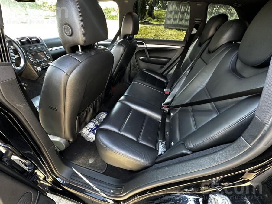 Melns Porsche Cayenne 2010 Daugavpils, ar dzinēja tilpumu 3.00 L un nobraukumu 255 tūkst. km par 12500 €, foto 17 vietnē AUTOMOTO.COM.LV