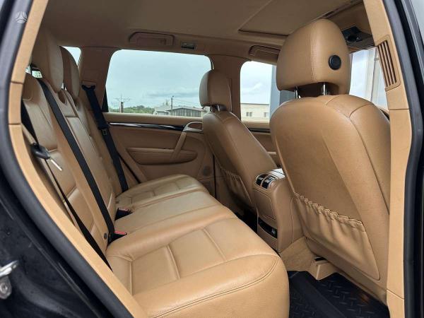 Melns Porsche Cayenne 2010 Viļņa, ar dzinēja tilpumu 2.97 L un nobraukumu 282 tūkst. km par 7300 €, foto 10 vietnē AUTOMOTO.COM.LV