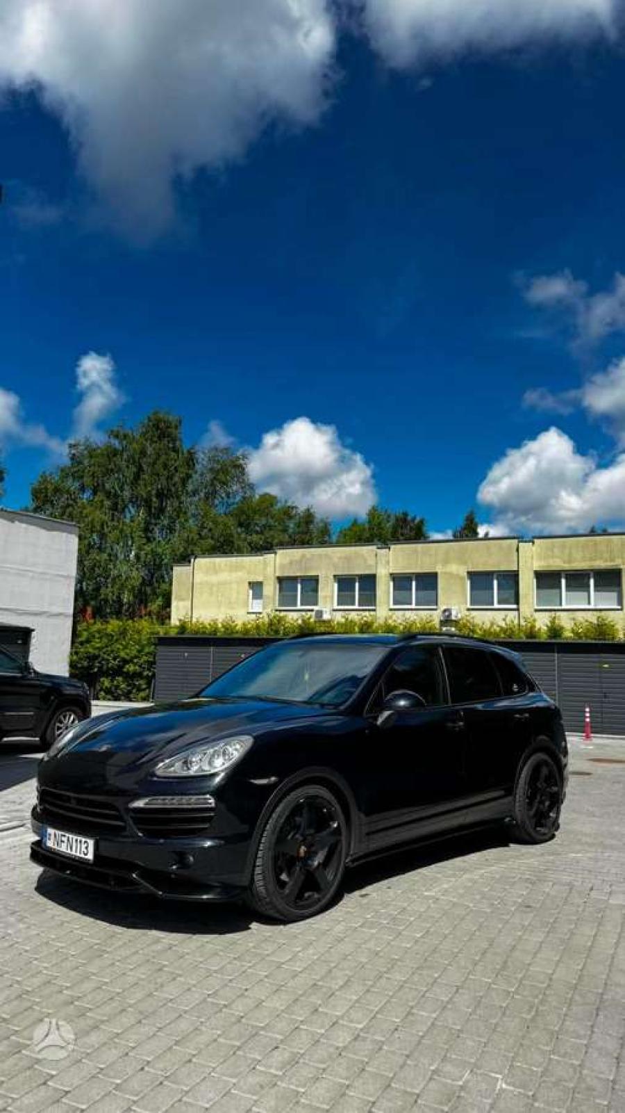 Black Porsche Cayenne 2010 in Klaipeda, with an engine capacity of 2.97 L and mileage of 295 thousand km for 13500 €, photo 3 on AUTOMOTO.COM.LV