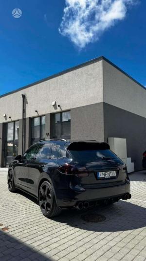 Black Porsche Cayenne 2010 in Klaipeda, with an engine capacity of 2.97 L and mileage of 295 thousand km for 13500 €, photo 4 on AUTOMOTO.COM.LV