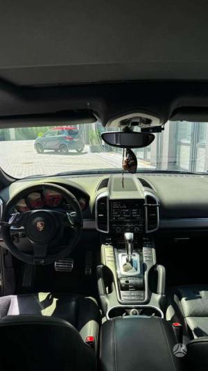 Black Porsche Cayenne 2010 in Klaipeda, with an engine capacity of 2.97 L and mileage of 295 thousand km for 13500 €, photo 8 on AUTOMOTO.COM.LV