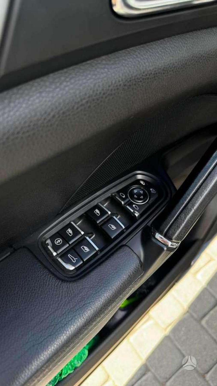 Black Porsche Cayenne 2010 in Klaipeda, with an engine capacity of 2.97 L and mileage of 295 thousand km for 13500 €, photo 10 on AUTOMOTO.COM.LV