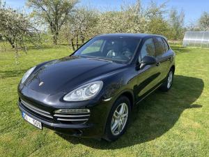 Black Porsche Cayenne 2011 in Dobele, with an engine capacity of 4.80 L and mileage of 161 thousand km for 16300 €, photo 3 on AUTOMOTO.COM.LV