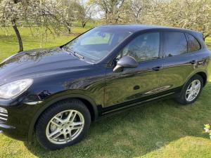 Black Porsche Cayenne 2011 in Dobele, with an engine capacity of 4.80 L and mileage of 161 thousand km for 16300 €, photo 4 on AUTOMOTO.COM.LV