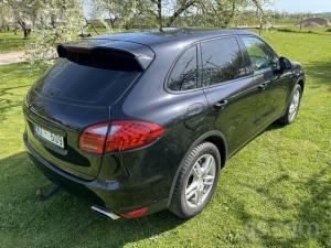 Black Porsche Cayenne 2011 in Dobele, with an engine capacity of 4.80 L and mileage of 161 thousand km for 16300 €, photo 8 on AUTOMOTO.COM.LV