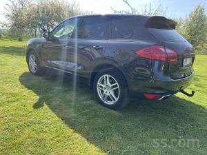 Black Porsche Cayenne 2011 in Dobele, with an engine capacity of 4.80 L and mileage of 161 thousand km for 16300 €, photo 10 on AUTOMOTO.COM.LV