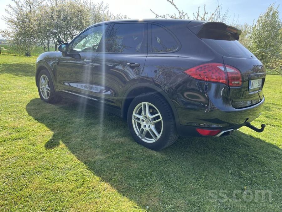 Black Porsche Cayenne 2011 in Dobele, with an engine capacity of 4.80 L and mileage of 161 thousand km for 16300 €, photo 10 on AUTOMOTO.COM.LV