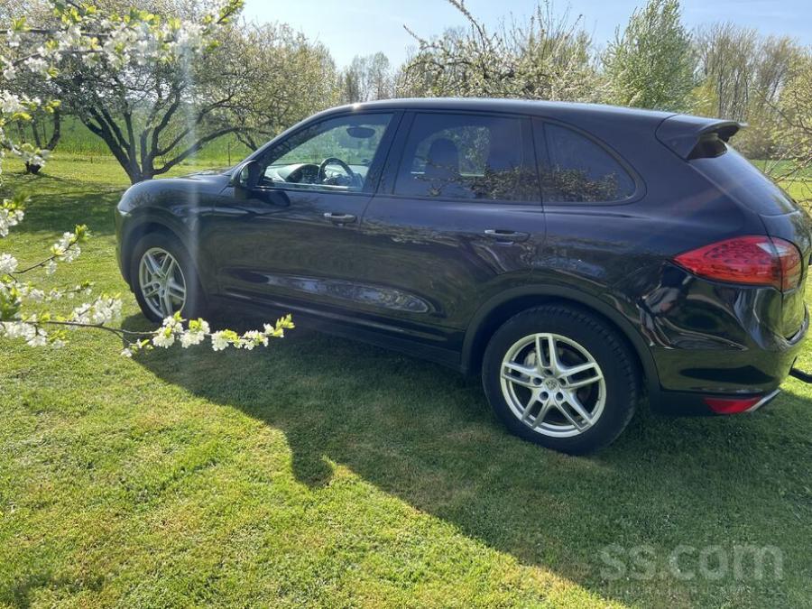 Black Porsche Cayenne 2011 in Dobele, with an engine capacity of 4.80 L and mileage of 161 thousand km for 16300 €, photo 11 on AUTOMOTO.COM.LV