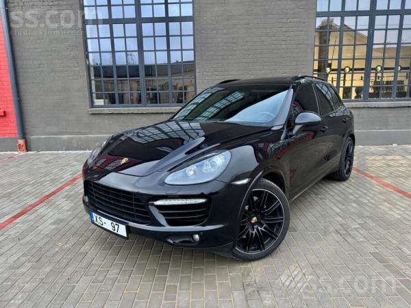 Black Porsche Cayenne 2011 in Riga, with an engine capacity of 4.80 L and mileage of 211 thousand km for 16900 €, photo 1 on AUTOMOTO.COM.LV