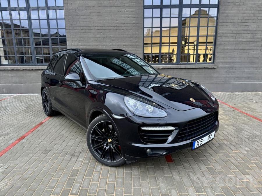 Black Porsche Cayenne 2011 in Riga, with an engine capacity of 4.80 L and mileage of 211 thousand km for 16900 €, photo 2 on AUTOMOTO.COM.LV