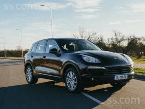 Melns Porsche Cayenne 2011 Rīga, ar dzinēja tilpumu 3.00 L un nobraukumu 305 tūkst. km par 14800 €, foto  vietnē AUTOMOTO.COM.LV