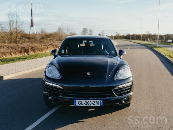 Melns Porsche Cayenne 2011 Rīga, ar dzinēja tilpumu 3.00 L un nobraukumu 305 tūkst. km par 14800 €, foto 3 vietnē AUTOMOTO.COM.LV